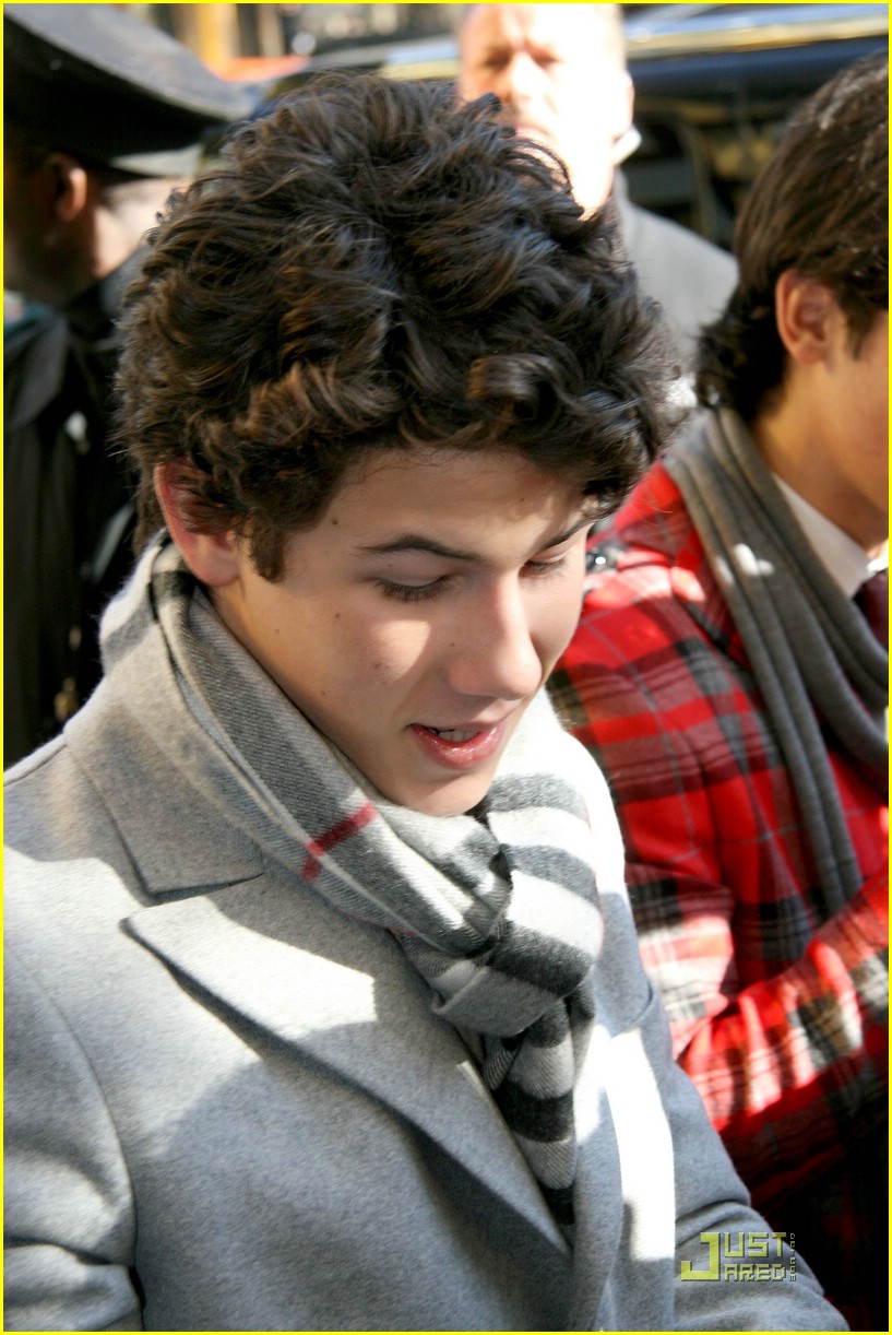 The Jonas Brothers 'Burn Up' Black Friday | Photo 19421 - Photo Gallery ...