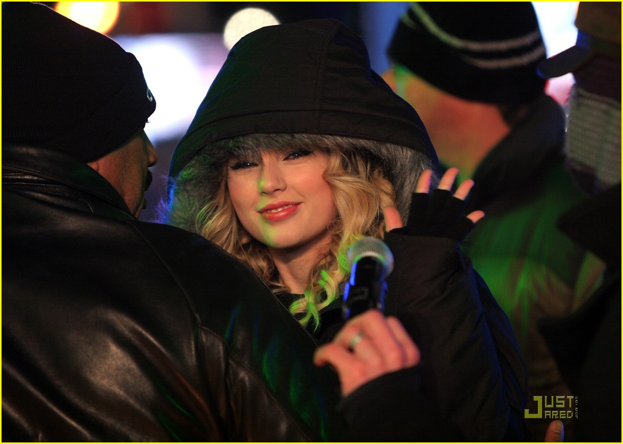 Taylor Swift Rings In Rockin' New Year | Photo 36391 - Photo Gallery ...