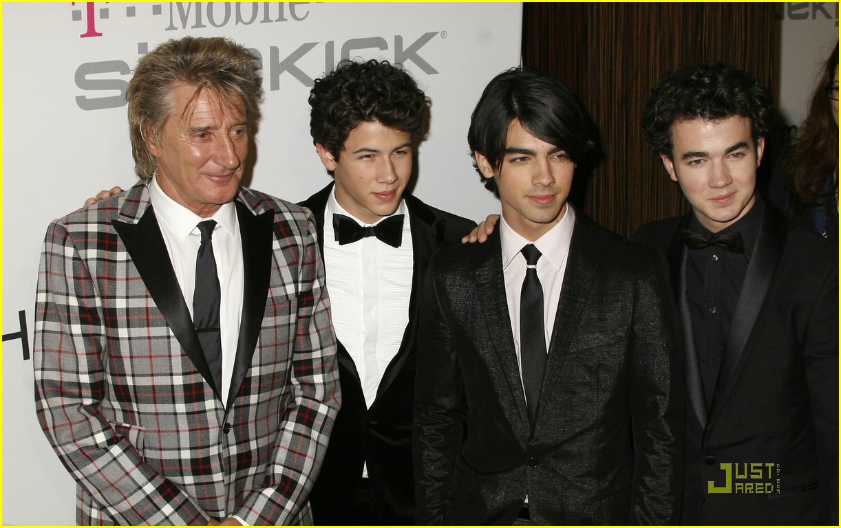 The Jonas Brothers Honor Clive Davis | Photo 66971 - Photo Gallery ...