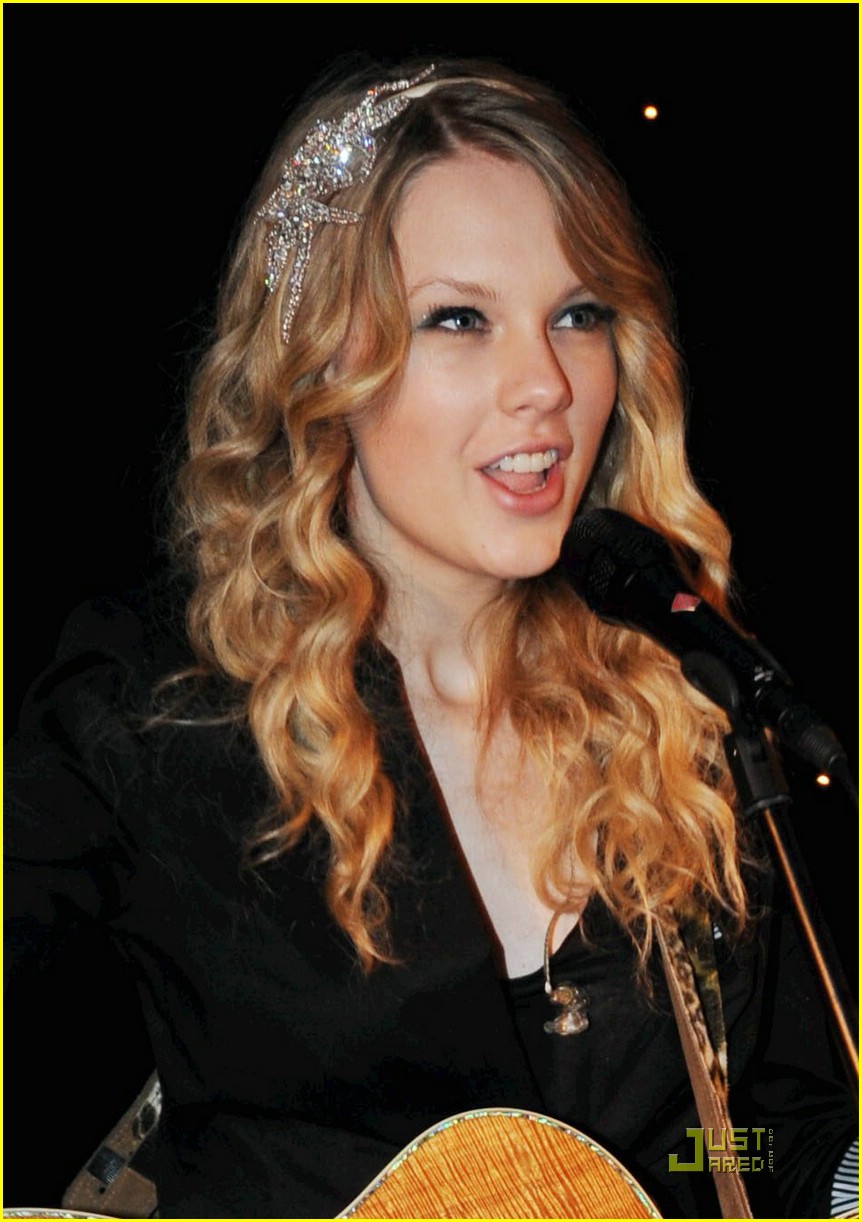 Taylor Swift Makes Manchester Music | Photo 78621 - Photo Gallery ...