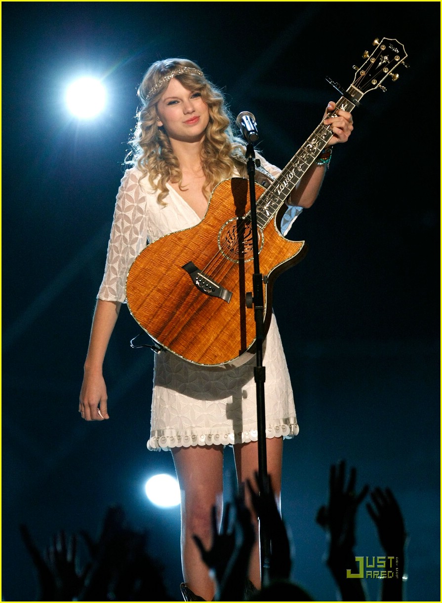 Taylor Swift Honors George Strait | Photo 121701 - Photo Gallery | Just ...