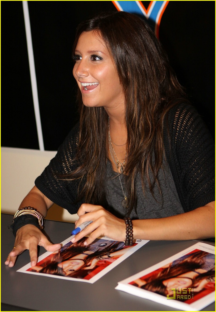 Ashley Tisdale Meets & Greets in Miami | Photo 157911 - Photo Gallery ...