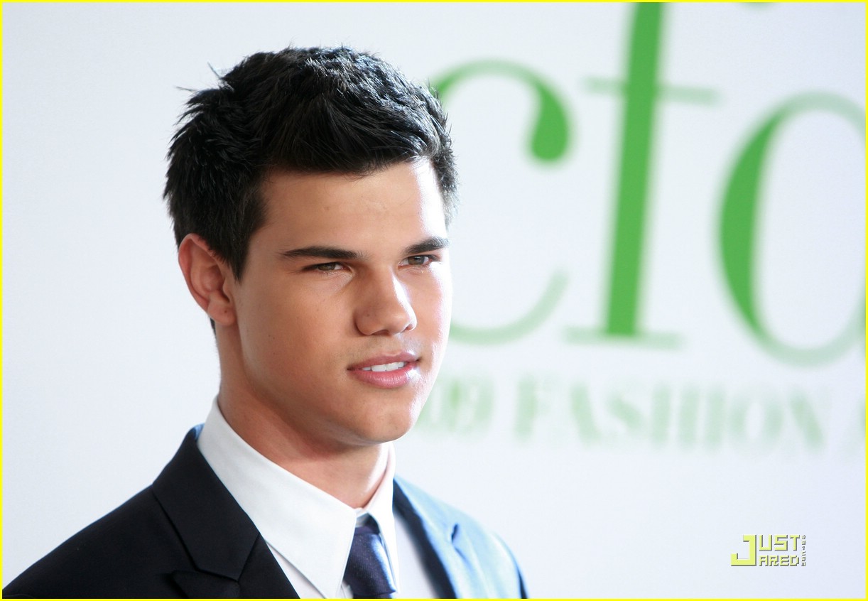 Taylor Lautner - CFDA Fashion Awards 2009 | Photo 193381 - Photo ...