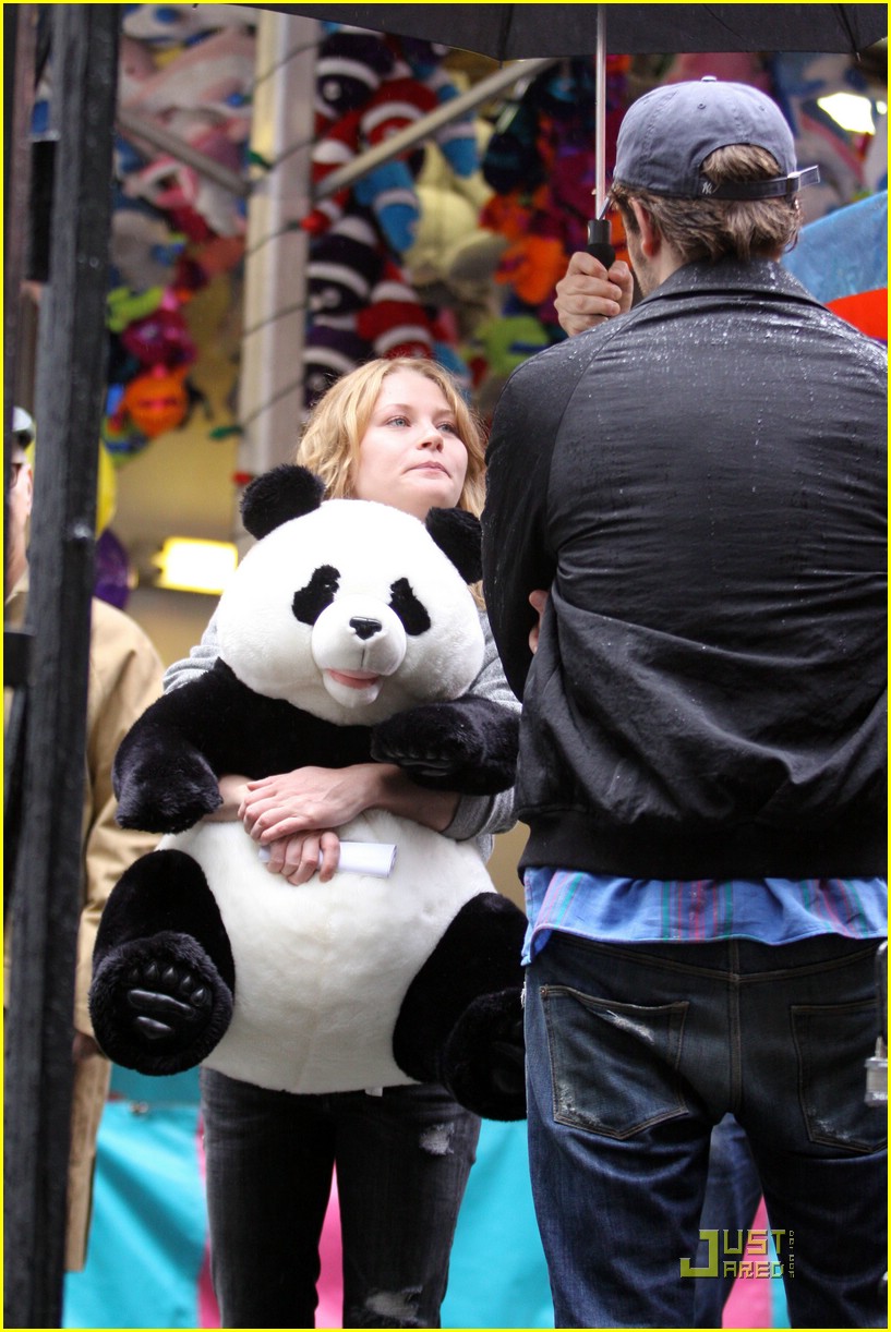 Robert Pattinson & Emilie de Ravin: Panda Bear Pair | Photo 202331 ...