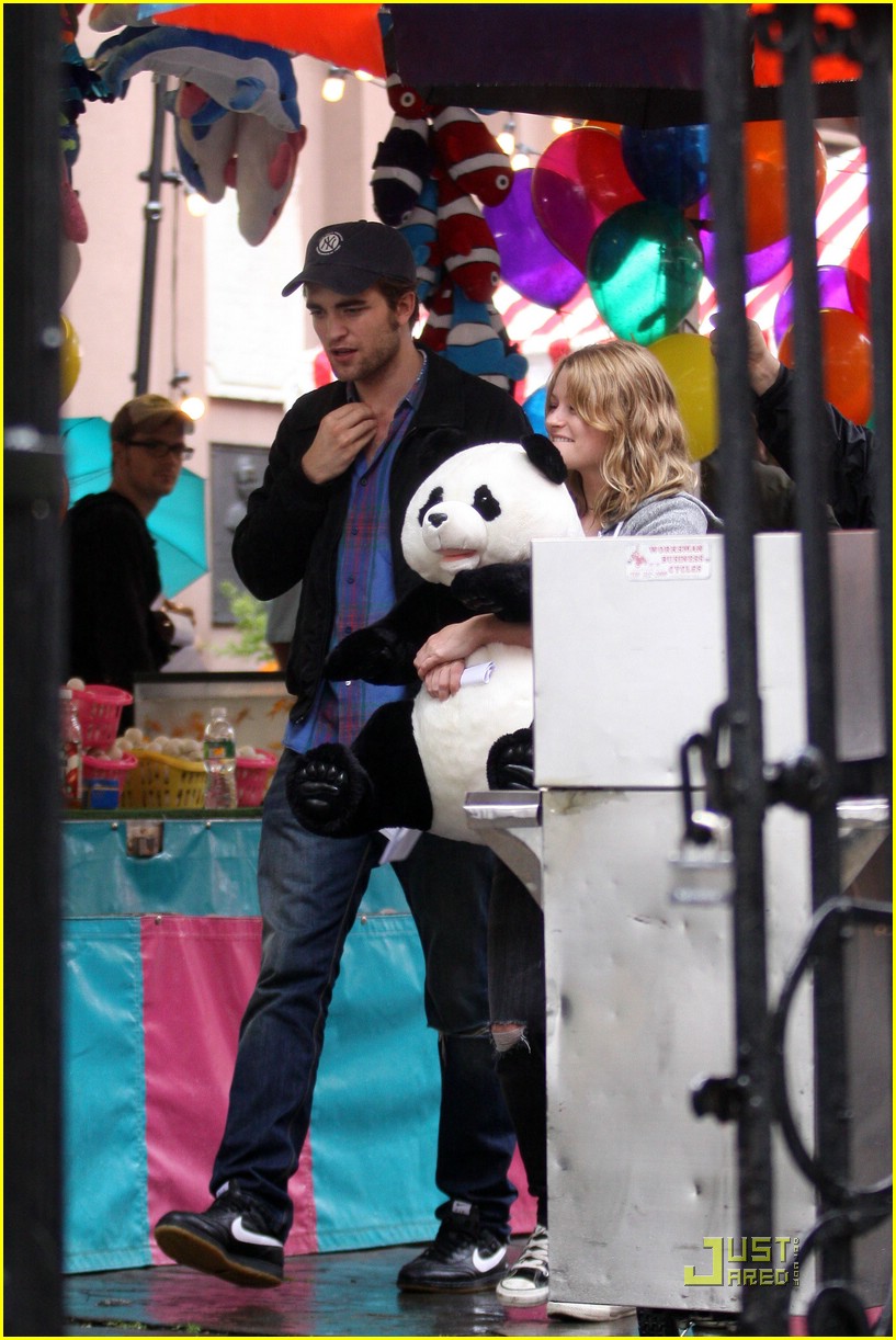 Robert Pattinson & Emilie de Ravin: Panda Bear Pair | Photo 202351 ...