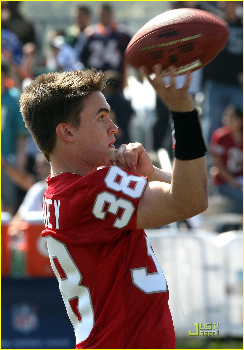 Jesse McCartney is Football Freaky | Photo 226121 - Photo Gallery ...