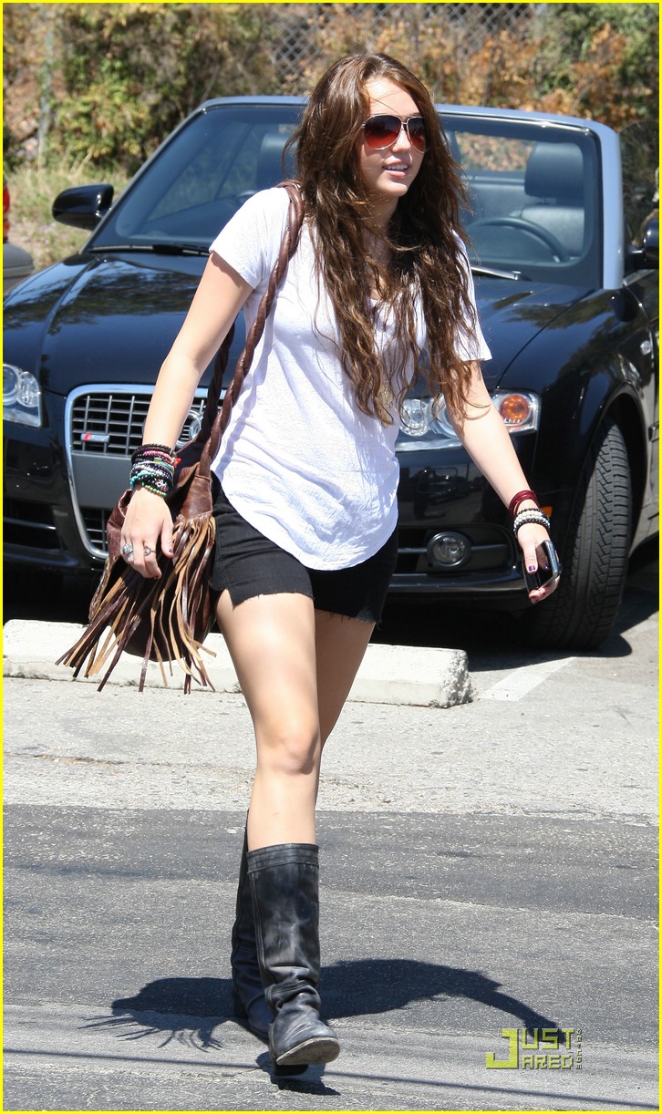 Miley Cyrus Cools Down With Coffee Bean | Photo 271111 - Photo Gallery ...