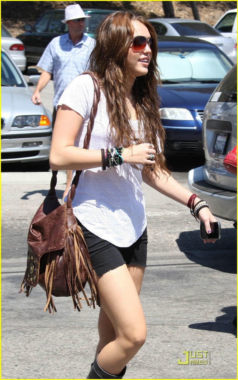 Miley Cyrus Cools Down With Coffee Bean | Photo 271321 - Photo Gallery ...