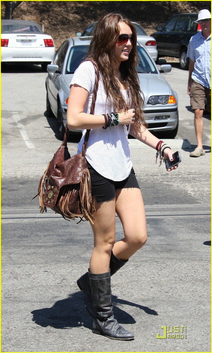 Miley Cyrus Cools Down With Coffee Bean | Photo 271441 - Photo Gallery ...