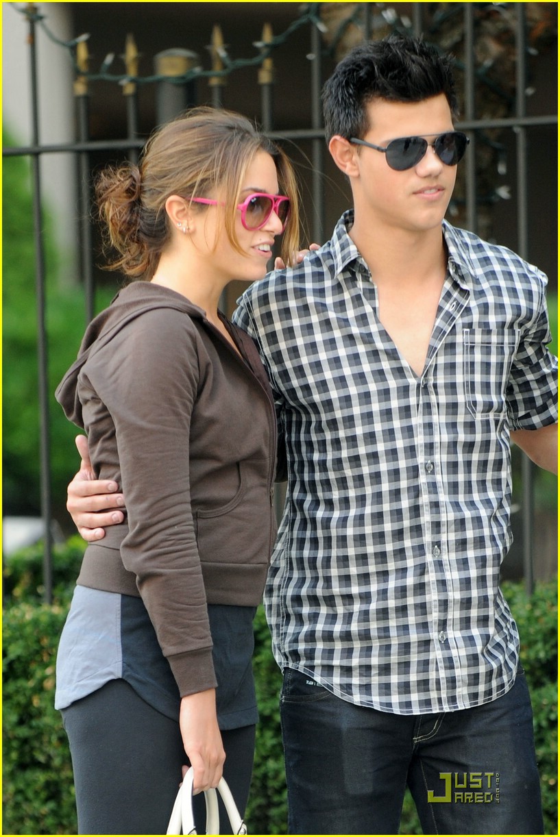 Nikki Reed: Say Cheese, Taylor Lautner | Photo 238971 - Photo Gallery ...