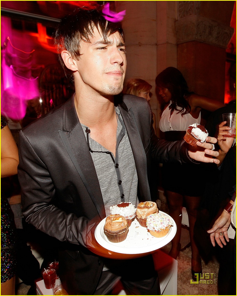 Happy Birthday, Asher Book! | Photo 292221 - Photo Gallery | Just Jared Jr.