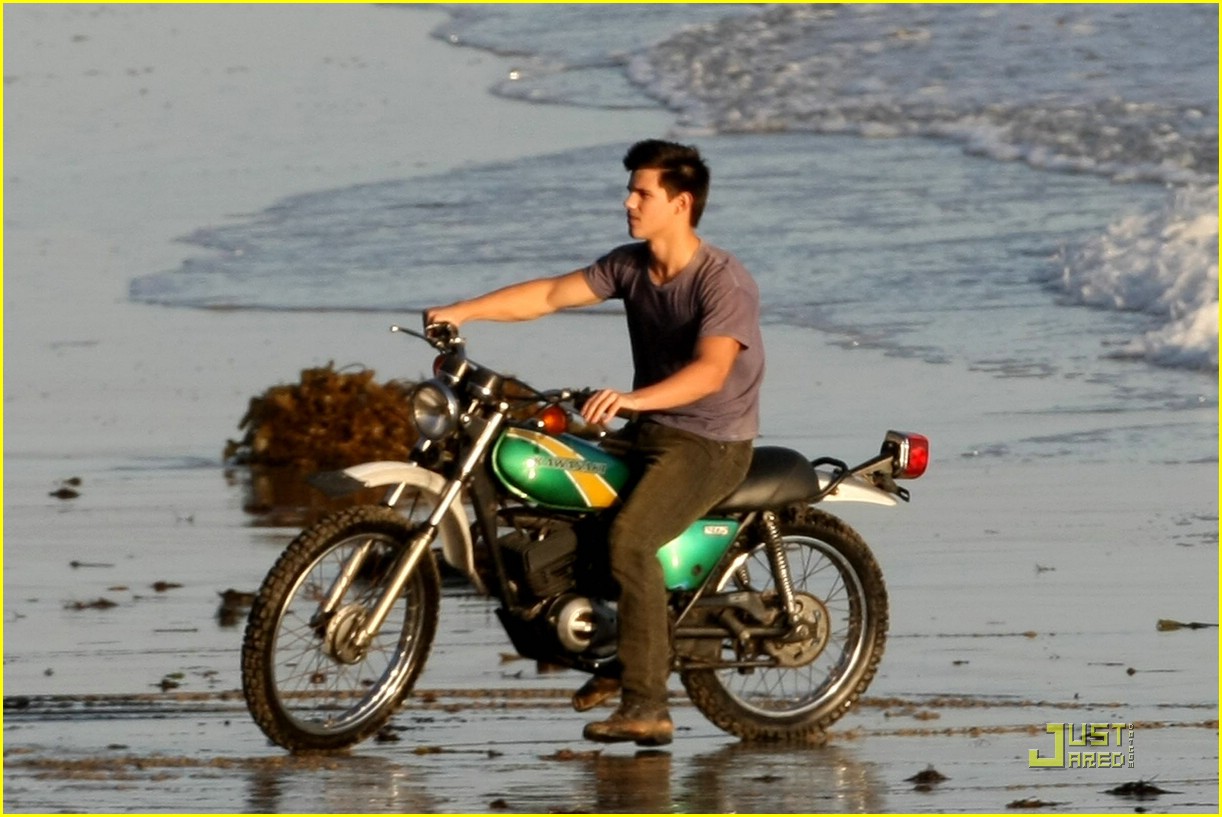 Taylor Lautner is a Motorcycle Man | Photo 310821 - Photo Gallery ...