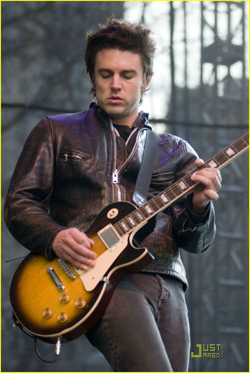 Mitchel Musso Warms Up The Magnificent Mile | Photo 350252 - Photo ...