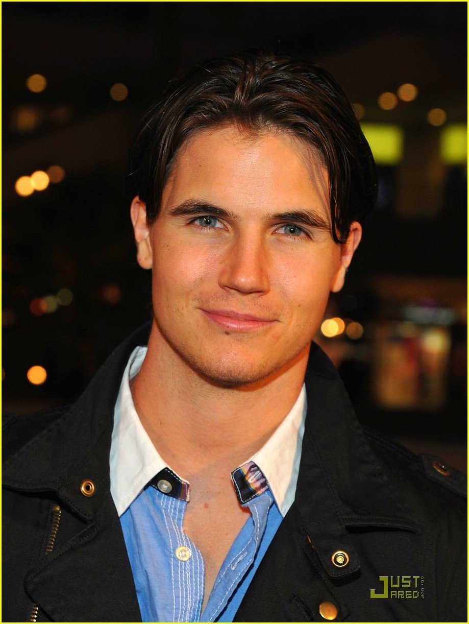 Spend A Day with Robbie Amell! | Photo 350973 - Photo Gallery | Just ...