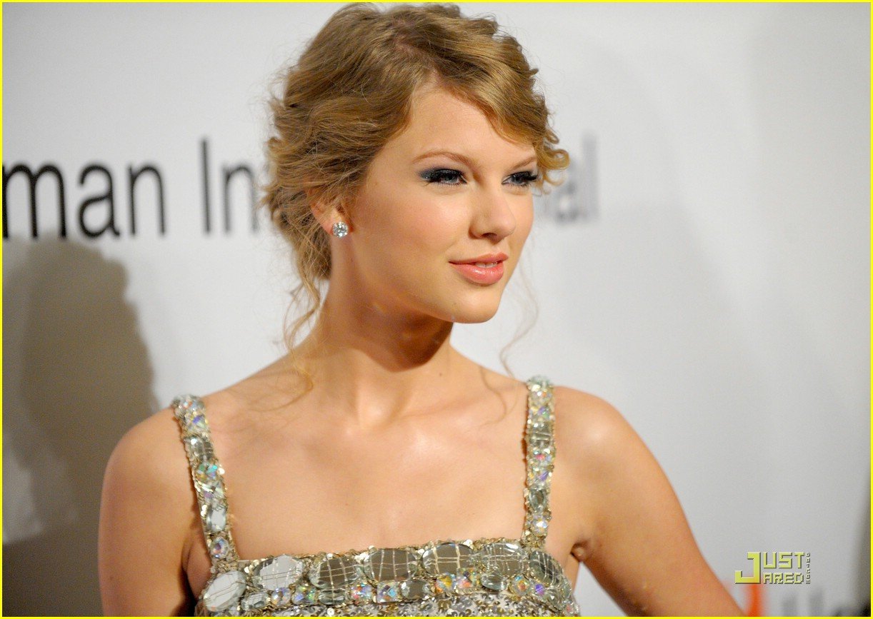 Taylor Swift Glitters in Gold | Photo 356801 - Photo Gallery | Just ...