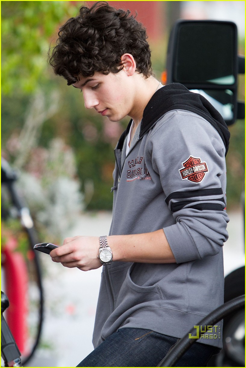 Nick Jonas Fuels Up & Gives Back | Photo 357562 - Photo Gallery | Just ...