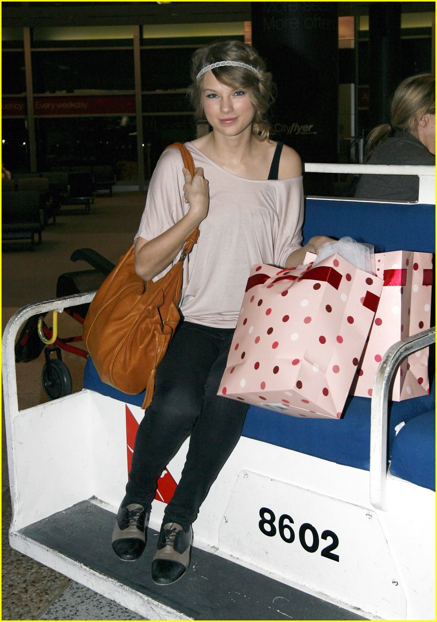 Taylor Swift Says Goodbye to Sydney | Photo 358577 - Photo Gallery ...