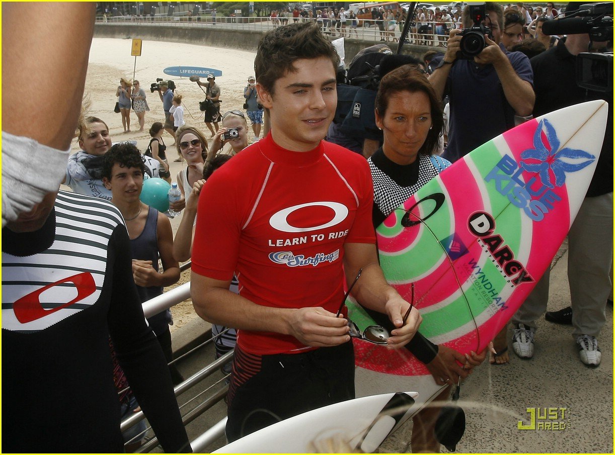 Zac Efron Learns To Surf | Photo 358851 - Photo Gallery | Just Jared Jr.