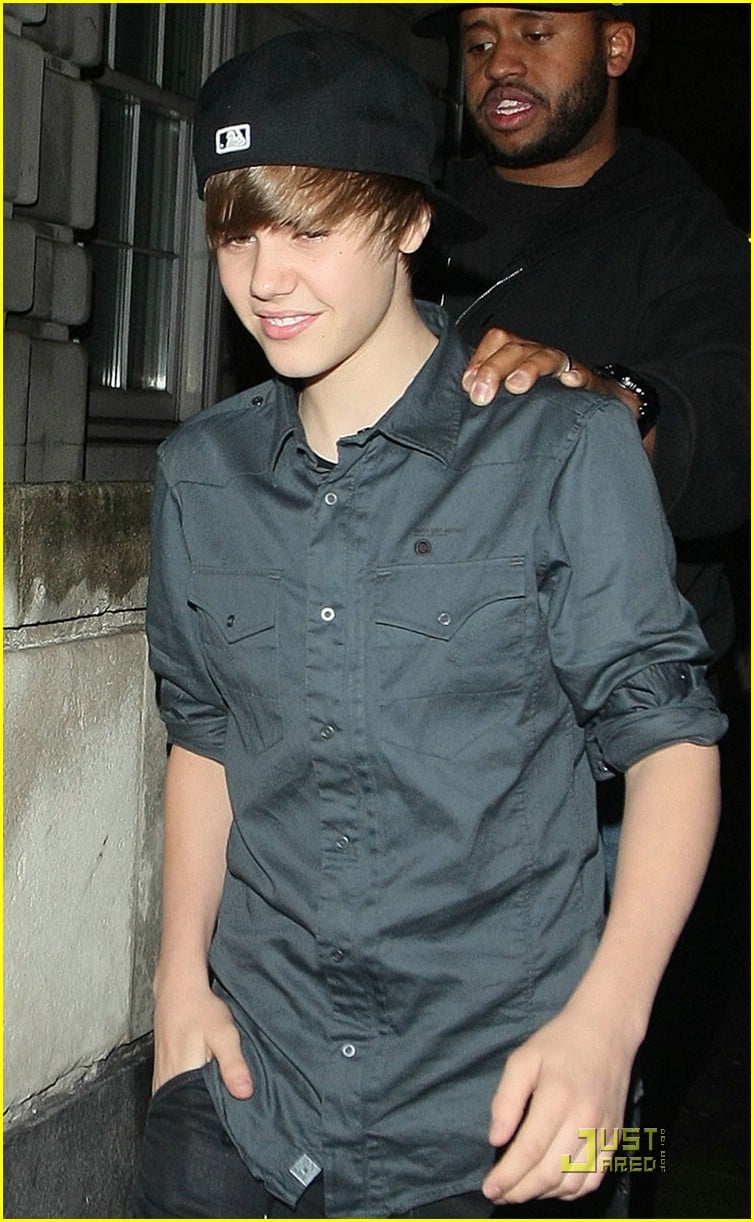 Justin Bieber Leaves London Sleep-Eyed | Photo 362792 - Photo Gallery ...