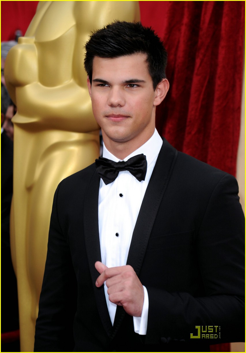Taylor Lautner is Dolce & Gabbana Dashing | Photo 361191 - Photo ...