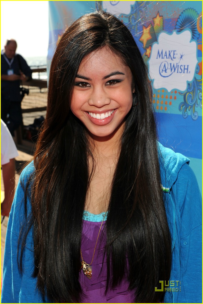 Ashley Argota & Gage Golightly Beam for Matt Bomer | Photo 362000 ...