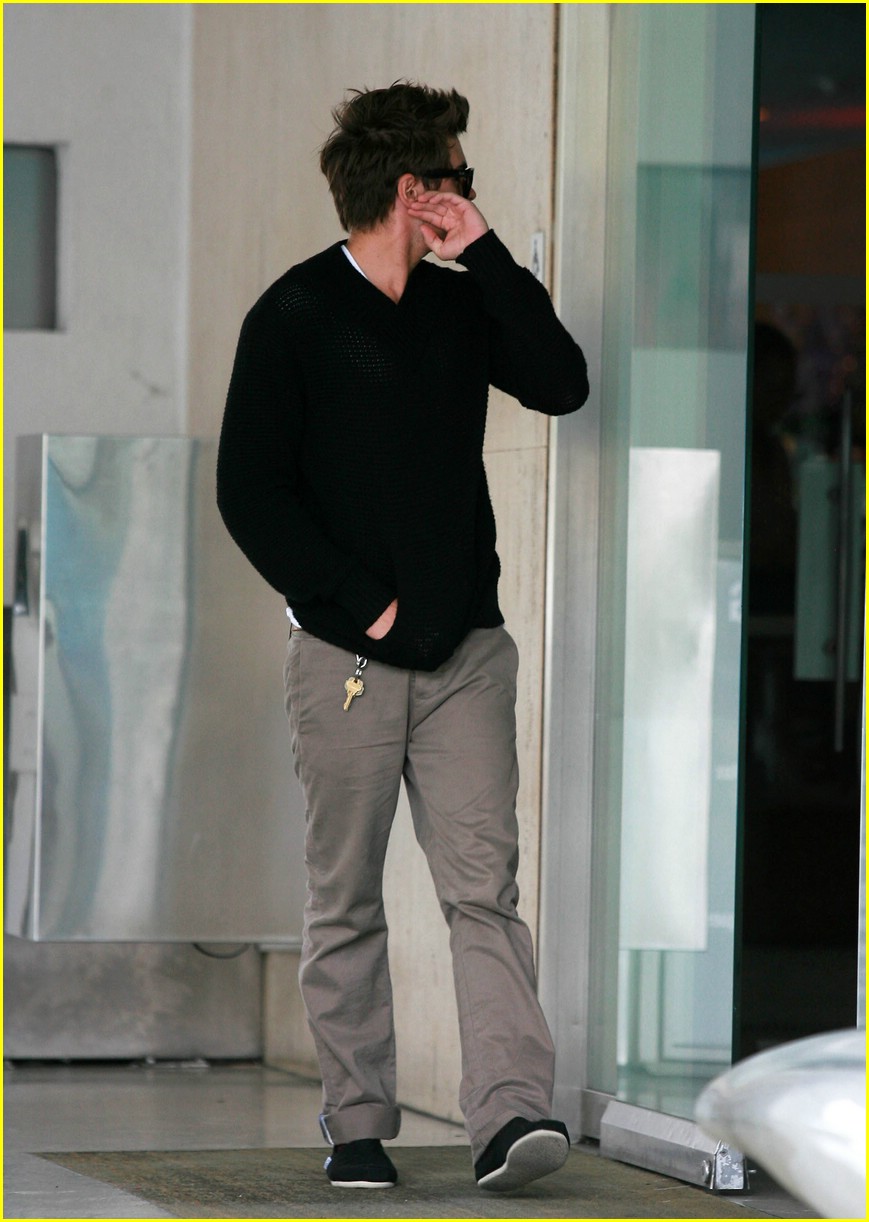 Zac Efron is a Standard Stud | Photo 364774 - Photo Gallery | Just ...