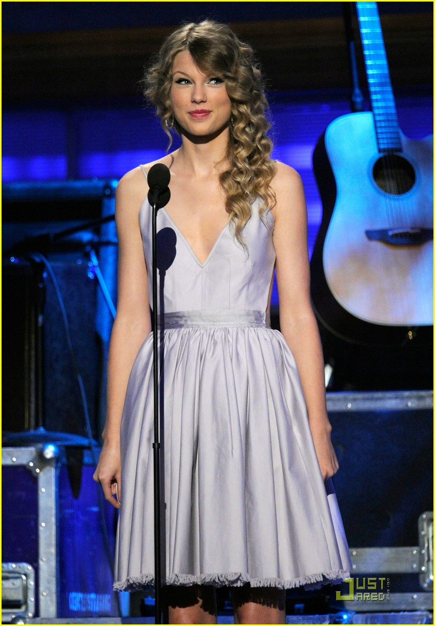Taylor Swift Plays The Last Rodeo | Photo 367156 - Photo Gallery | Just ...