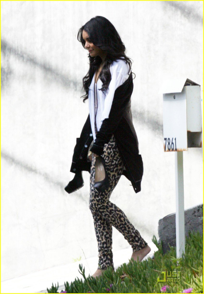 Full Sized Photo of vanessa hudgens leopard limo 10 | Vanessa Hudgens ...