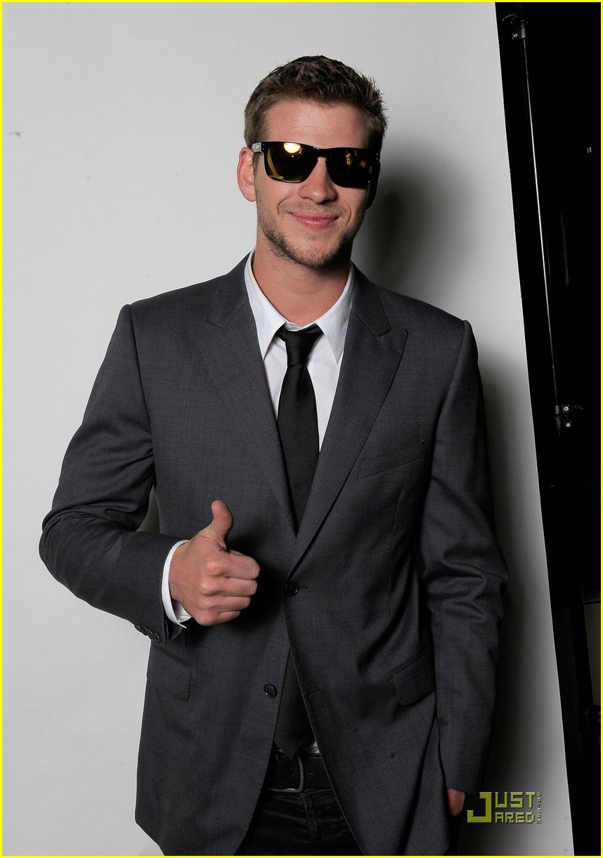 Liam Hemsworth: Young Hollywood Breakthrough of the Year! | Photo ...