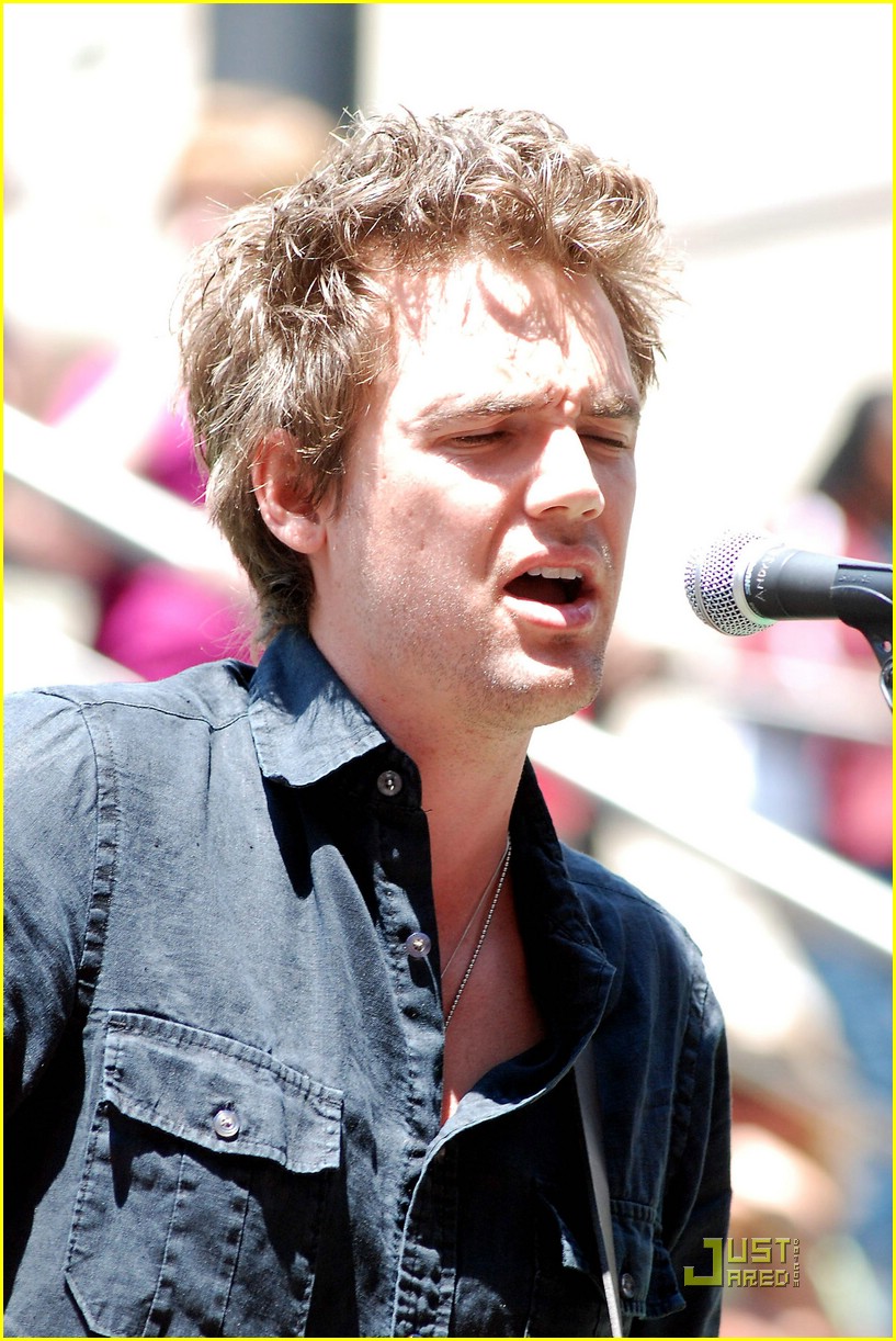Tyler Hilton Checks Out Chicago | Photo 375850 - Photo Gallery | Just ...