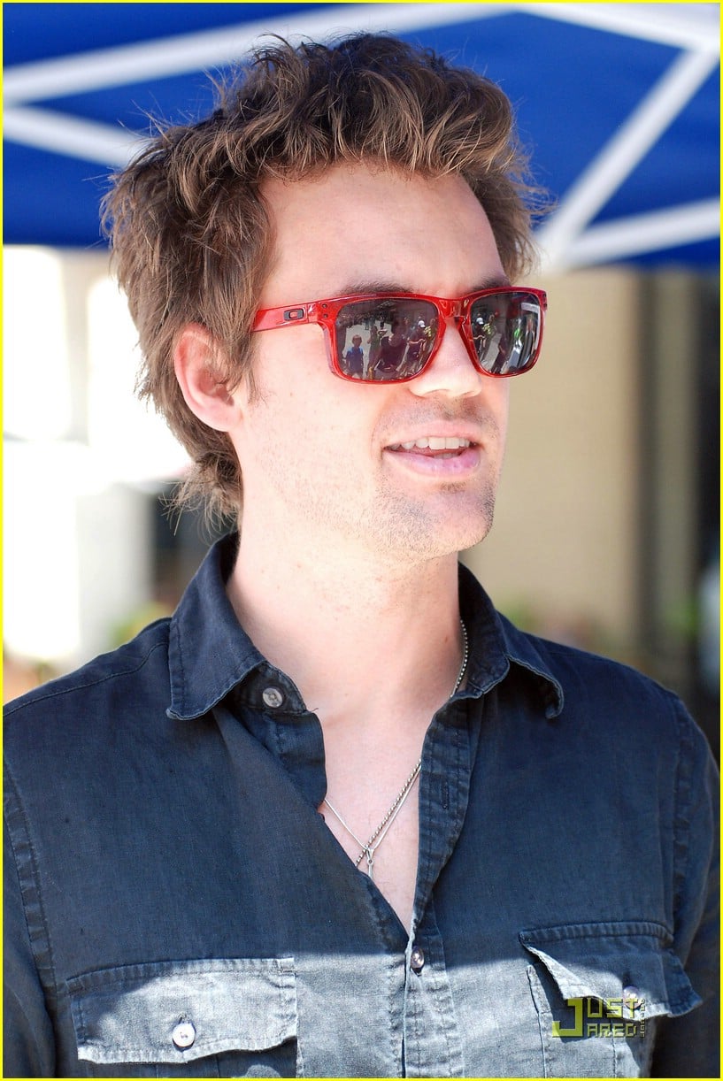 Tyler Hilton Checks Out Chicago | Photo 375855 - Photo Gallery | Just ...
