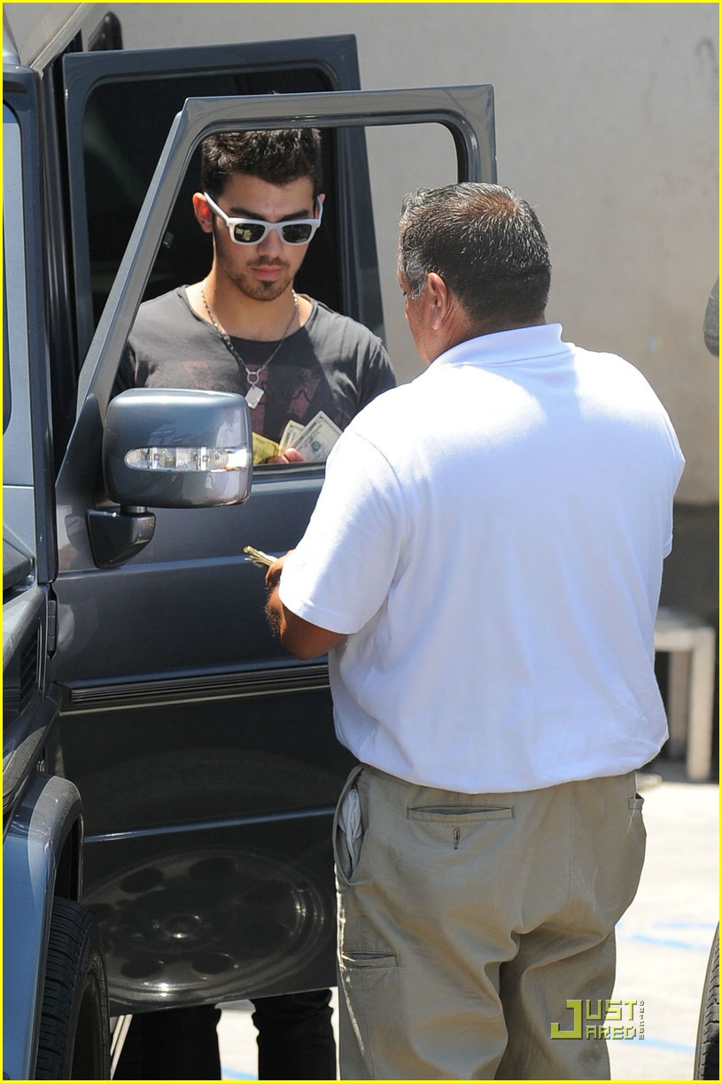 Joe Jonas is a Breakfast Boy | Photo 378292 - Photo Gallery | Just ...