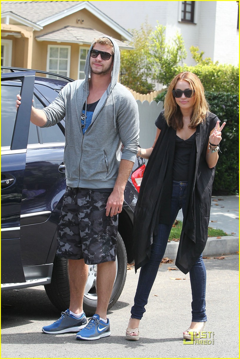 Miley Cyrus & Her Blue-Shoes Boyfriend | Photo 377478 - Photo Gallery ...