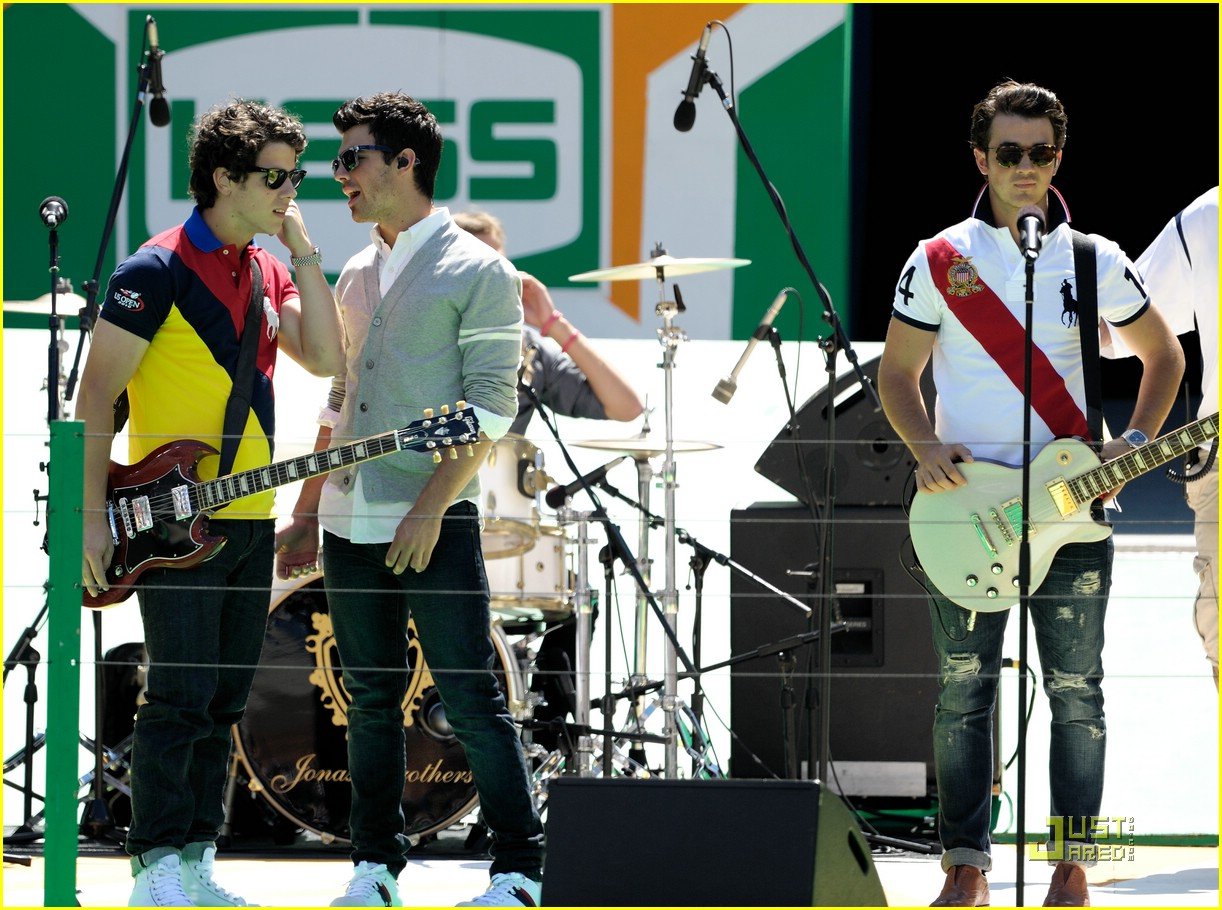 Jonas Brothers at Arthur Ashe Kids Days -- VIDEOS! | Photo 383274 ...