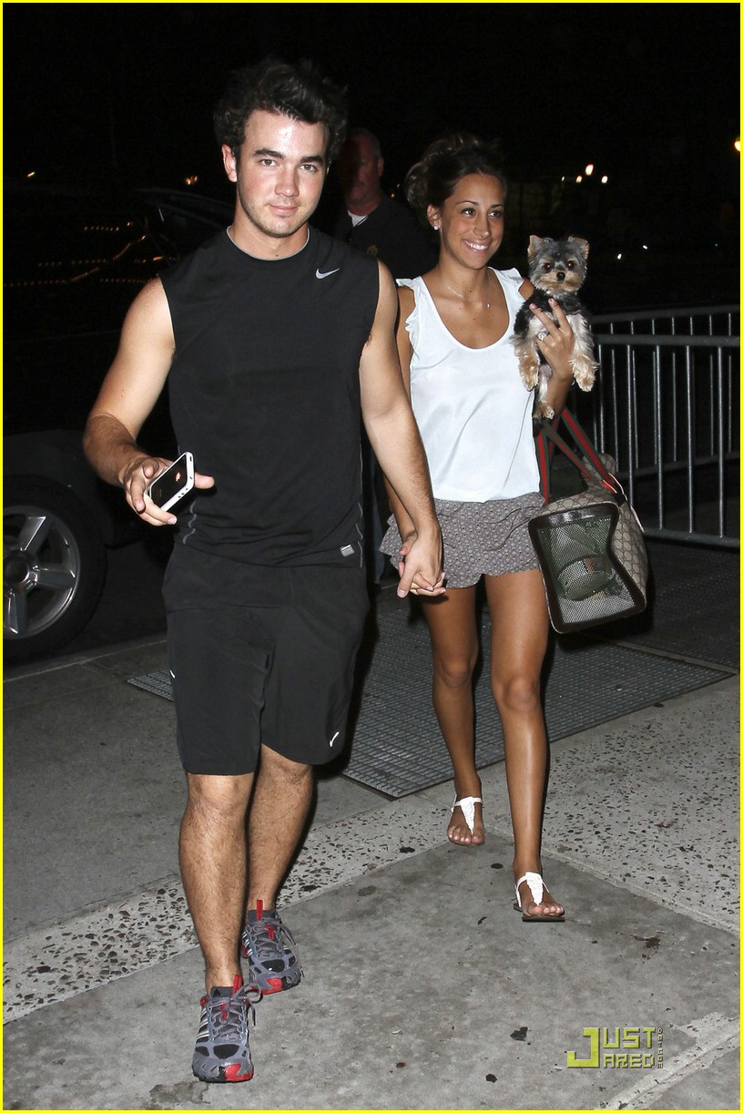 Kevin Jonas: Muscle Shirt Man | Photo 382292 - Photo Gallery | Just ...