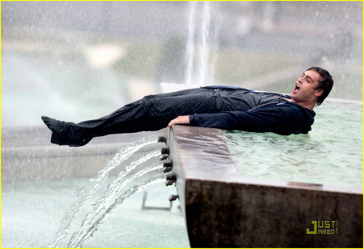 Miley Cyrus Finds Her Fountain of Youth | Photo 384478 - Photo Gallery ...