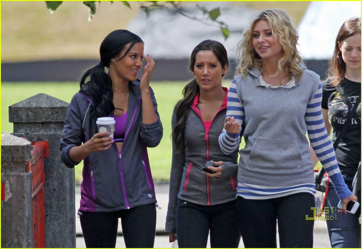 Ashley Tisdale: Cheerleading World Record! | Photo 383937 - Photo ...