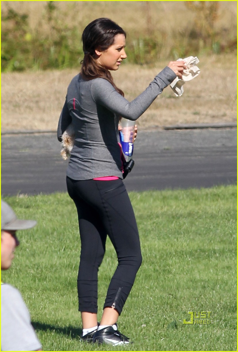 Ashley Tisdale: Cheerleading World Record! | Photo 383949 - Photo ...