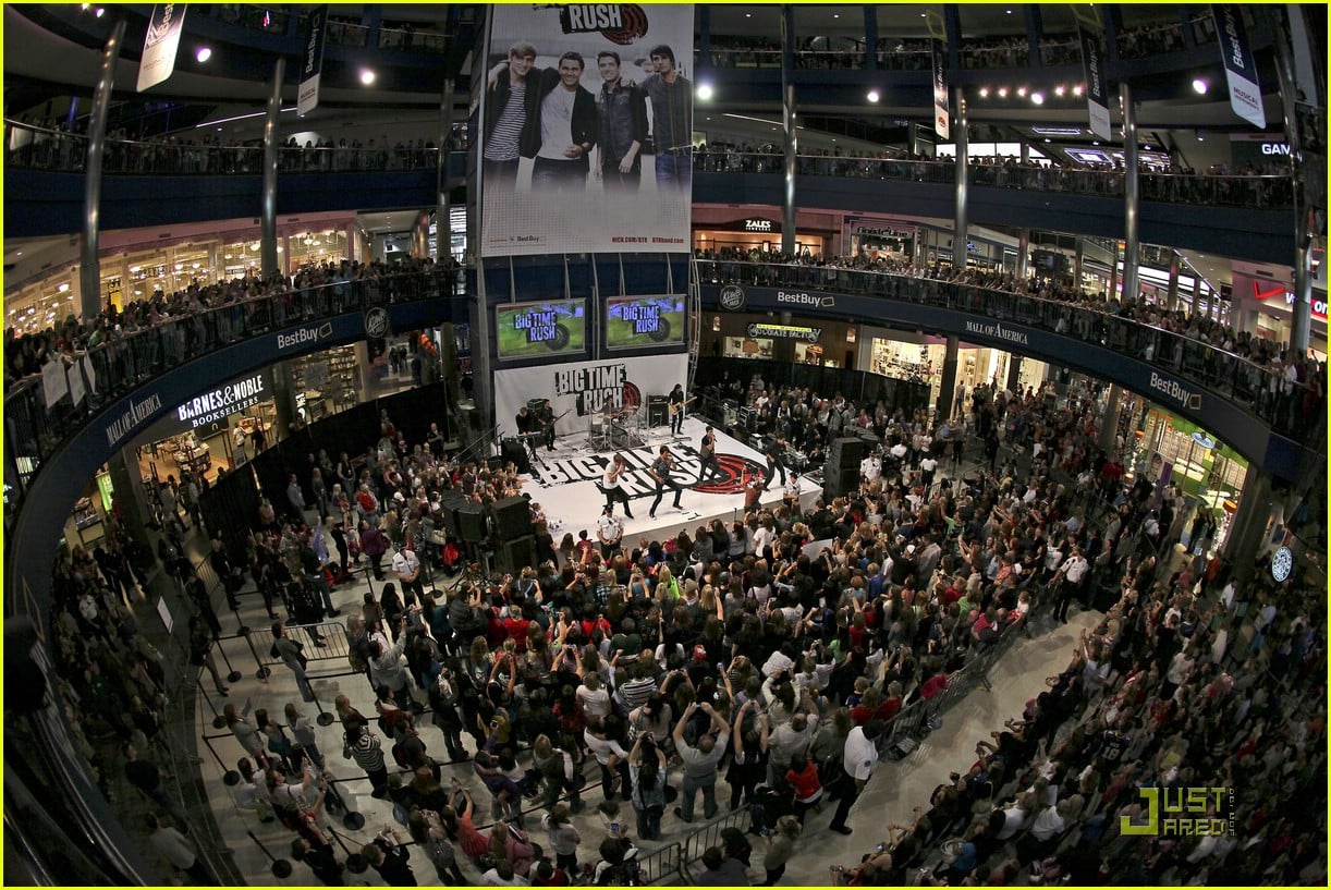 Big Time Rush: 9000+ Crowd at Mall of America! | Photo 390472 - Photo ...