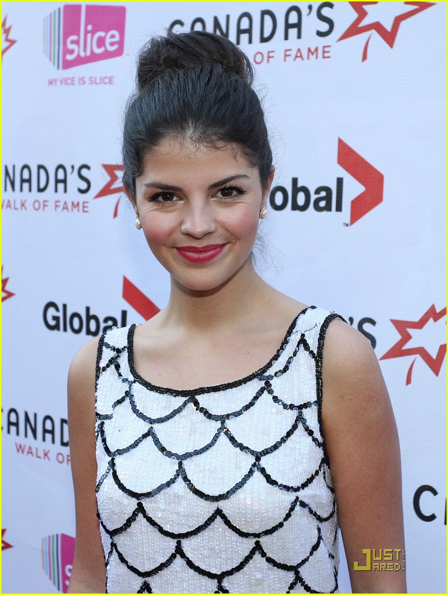 Nikki Yanofsky Walks Canada's Walk of Fame | Photo 390474 - Photo ...