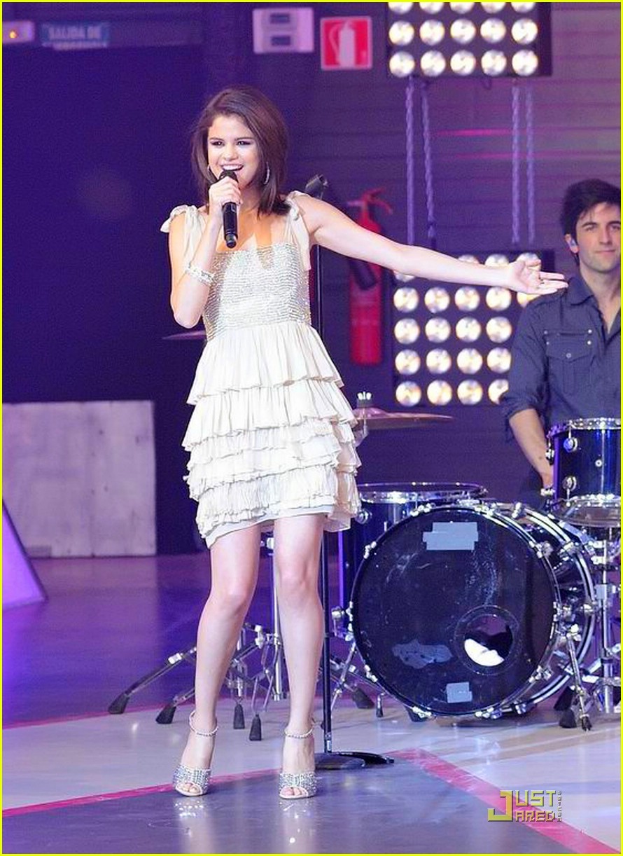 Selena Gomez: Fama Revolution Rocker | Photo 390652 - Photo Gallery ...