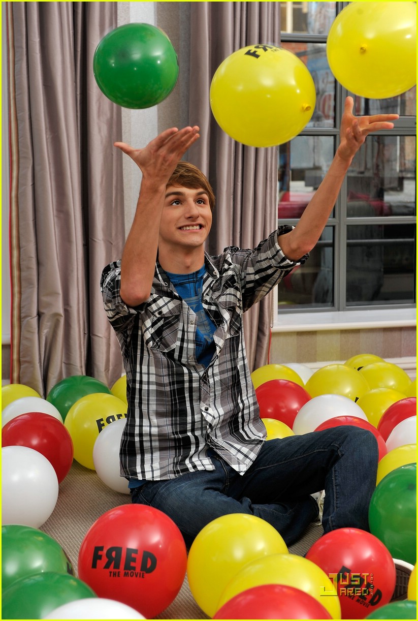 Pixie Lott & Lucas Cruikshank: Fred Friends | Photo 392428 - Photo ...