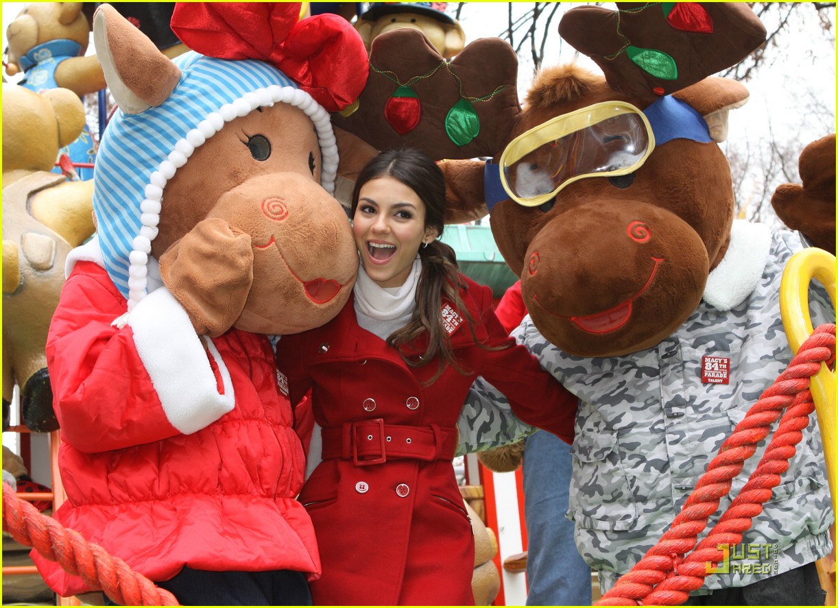 Victoria Justice: Macy's Thanksgiving Parade 2010! | Photo 395270 ...