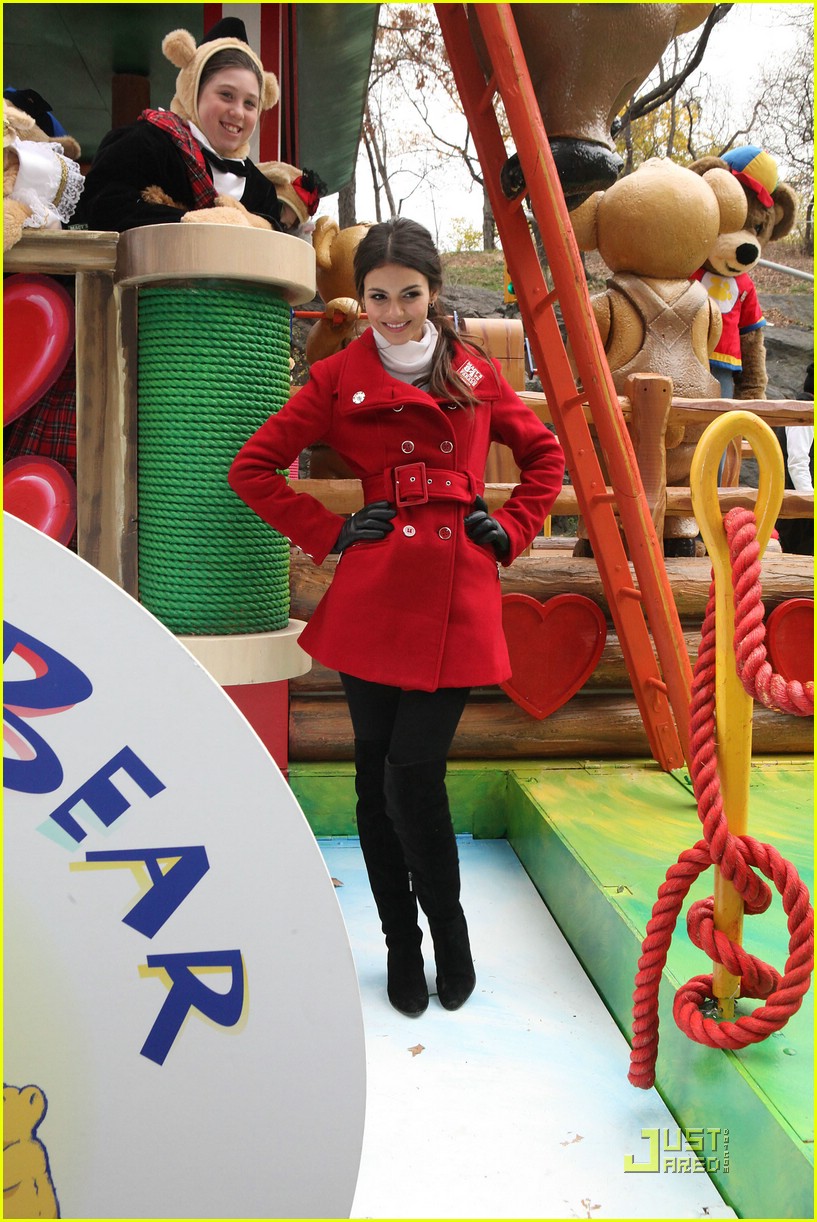 Victoria Justice: Macy's Thanksgiving Parade 2010! | Photo 395292 ...