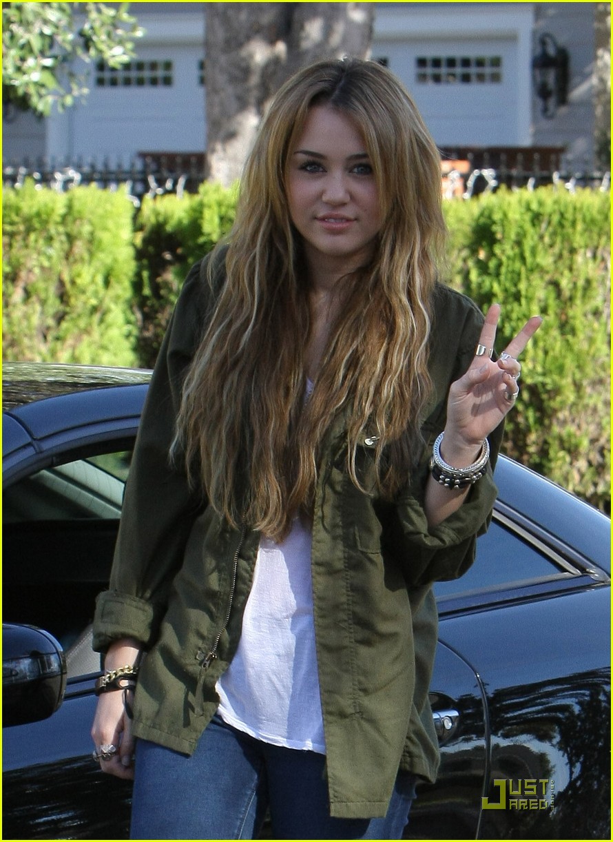 Miley Cyrus: Peace, Y'All! | Photo 398843 - Photo Gallery | Just Jared Jr.
