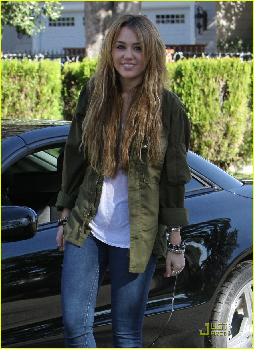 Miley Cyrus: Peace, Y'All! | Photo 398847 - Photo Gallery | Just Jared Jr.