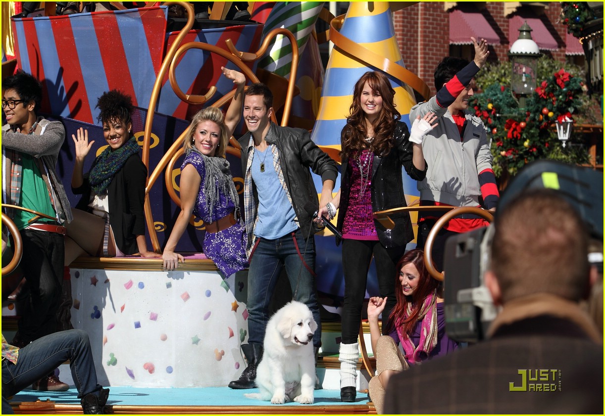 Debby Ryan: Christmas Day Parade Performer! | Photo 396147 - Photo ...