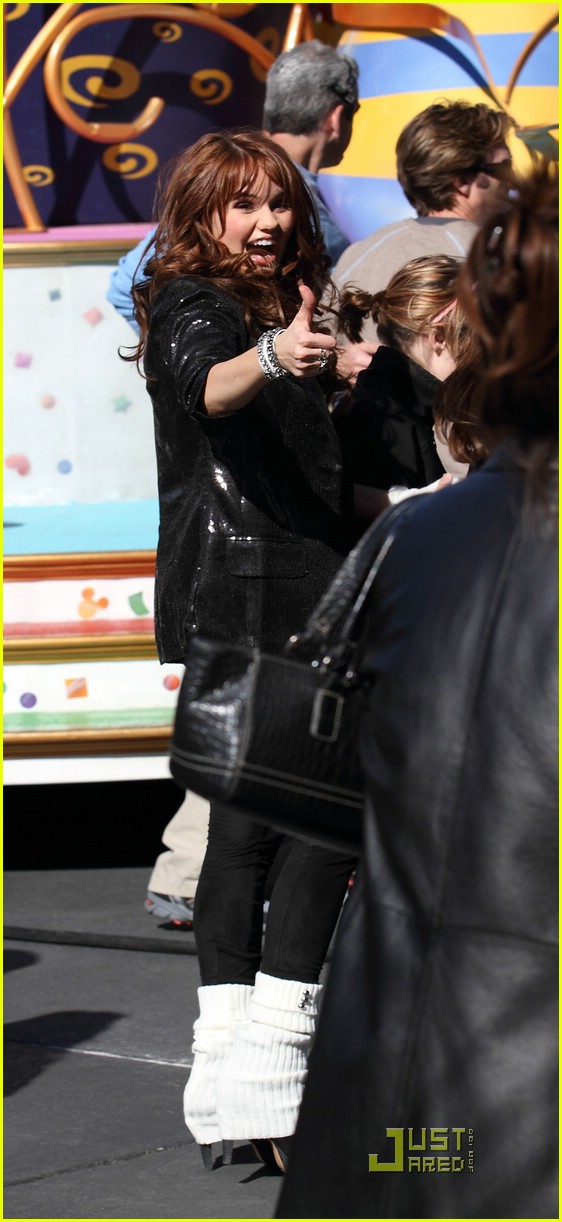 Debby Ryan: Christmas Day Parade Performer! | Photo 396149 - Photo ...