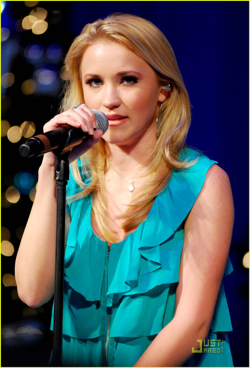 Emily Osment: Acoustic Session in the Studio | Photo 396345 - Photo ...