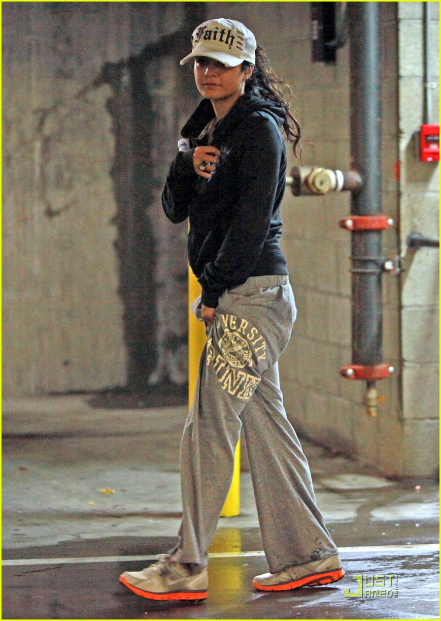Vanessa Hudgens Has Faith at the Gym | Photo 398469 - Photo Gallery ...